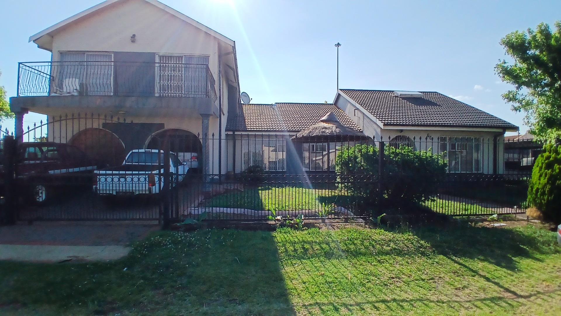 5 Bedroom House for sale in Sebokeng Zone 3 - P24-116600932