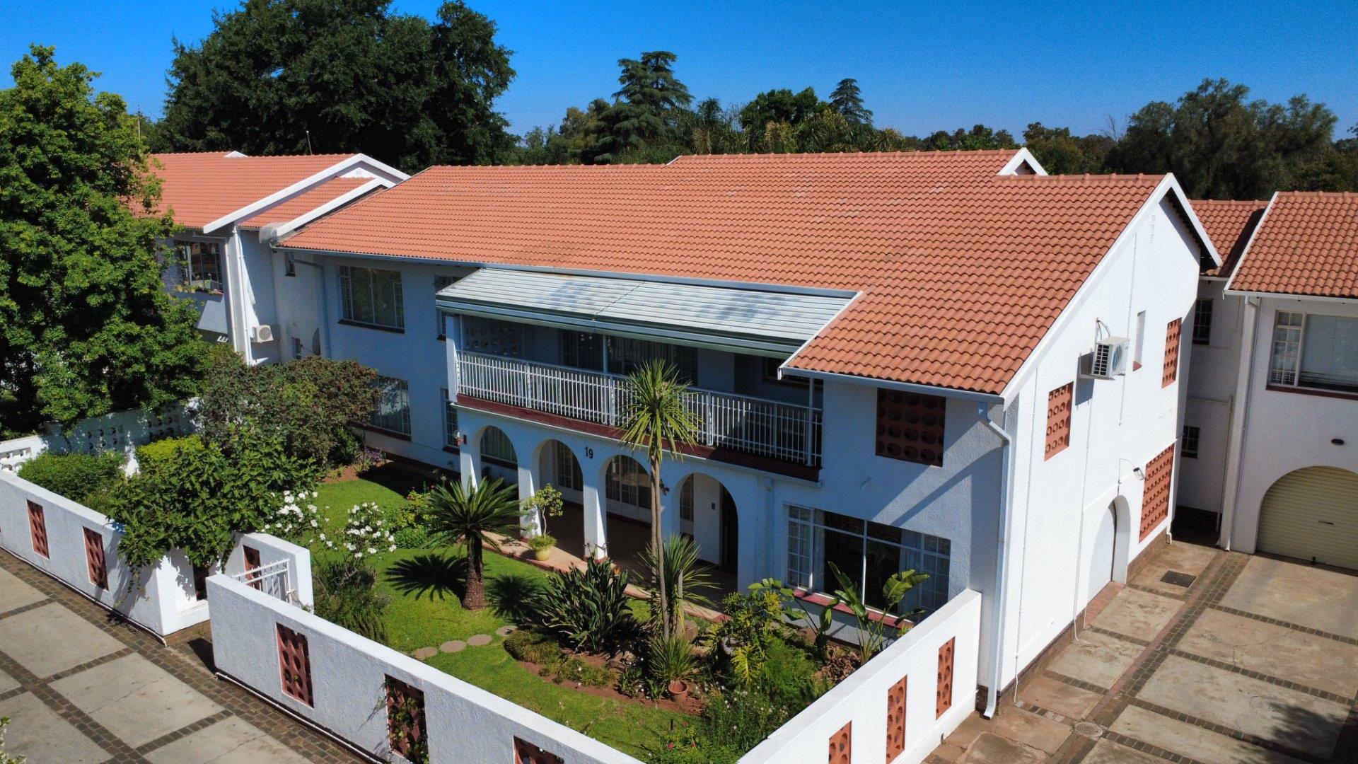 3 Bedroom Townhouse for sale in Flamwood - P24-116604865