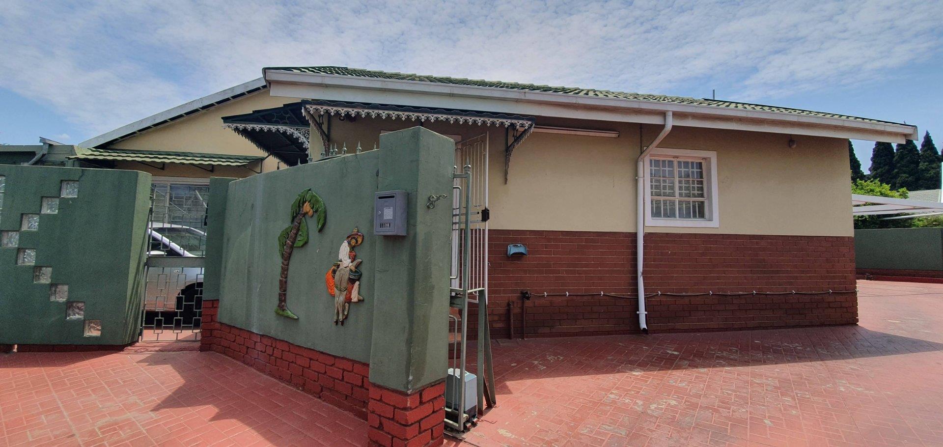 4 Bedroom House for sale in South Crest - 1 Louw Street - P24-116610946