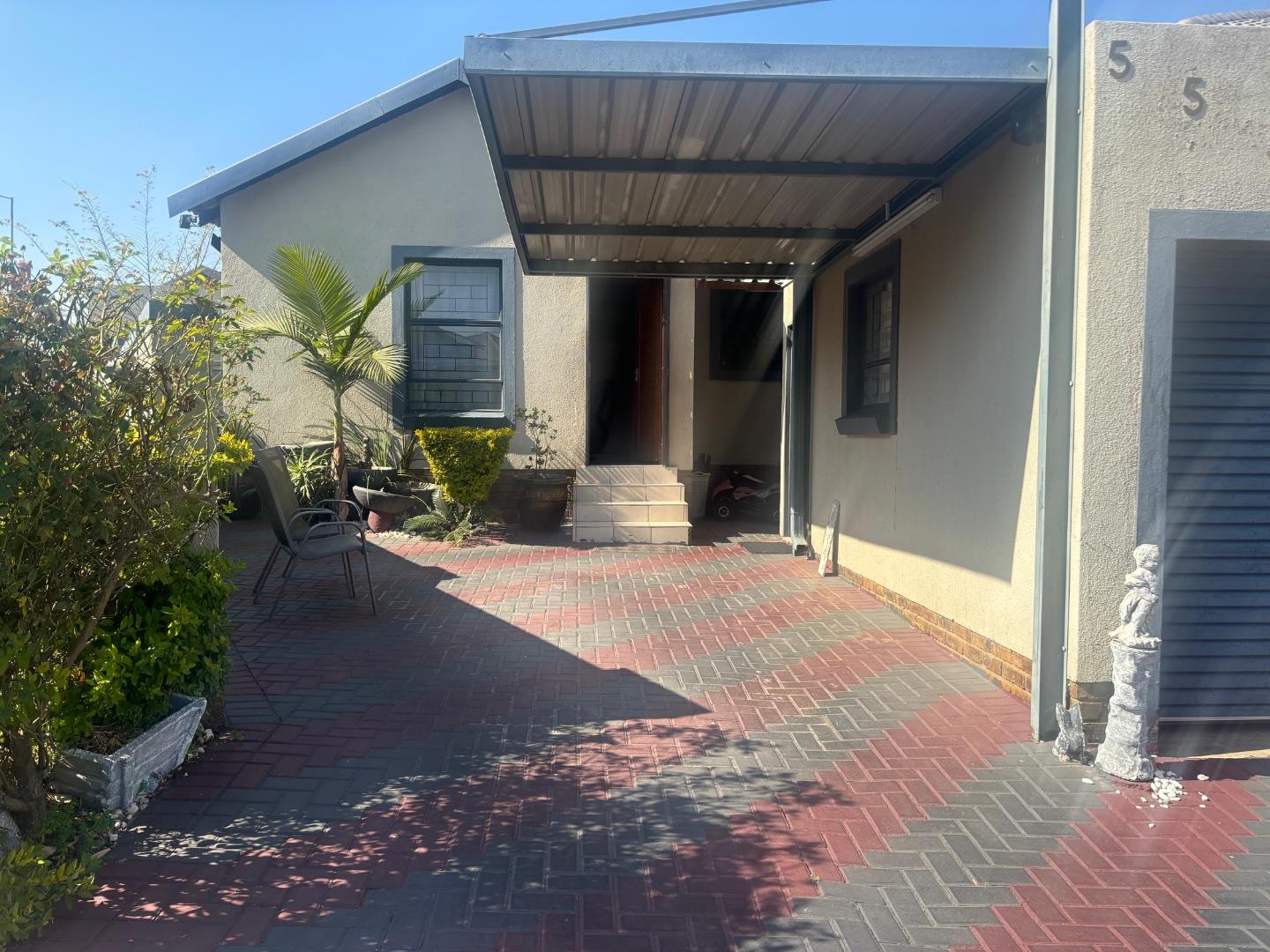 3 Bedroom House for sale in Kosmosdal - P24-116623160