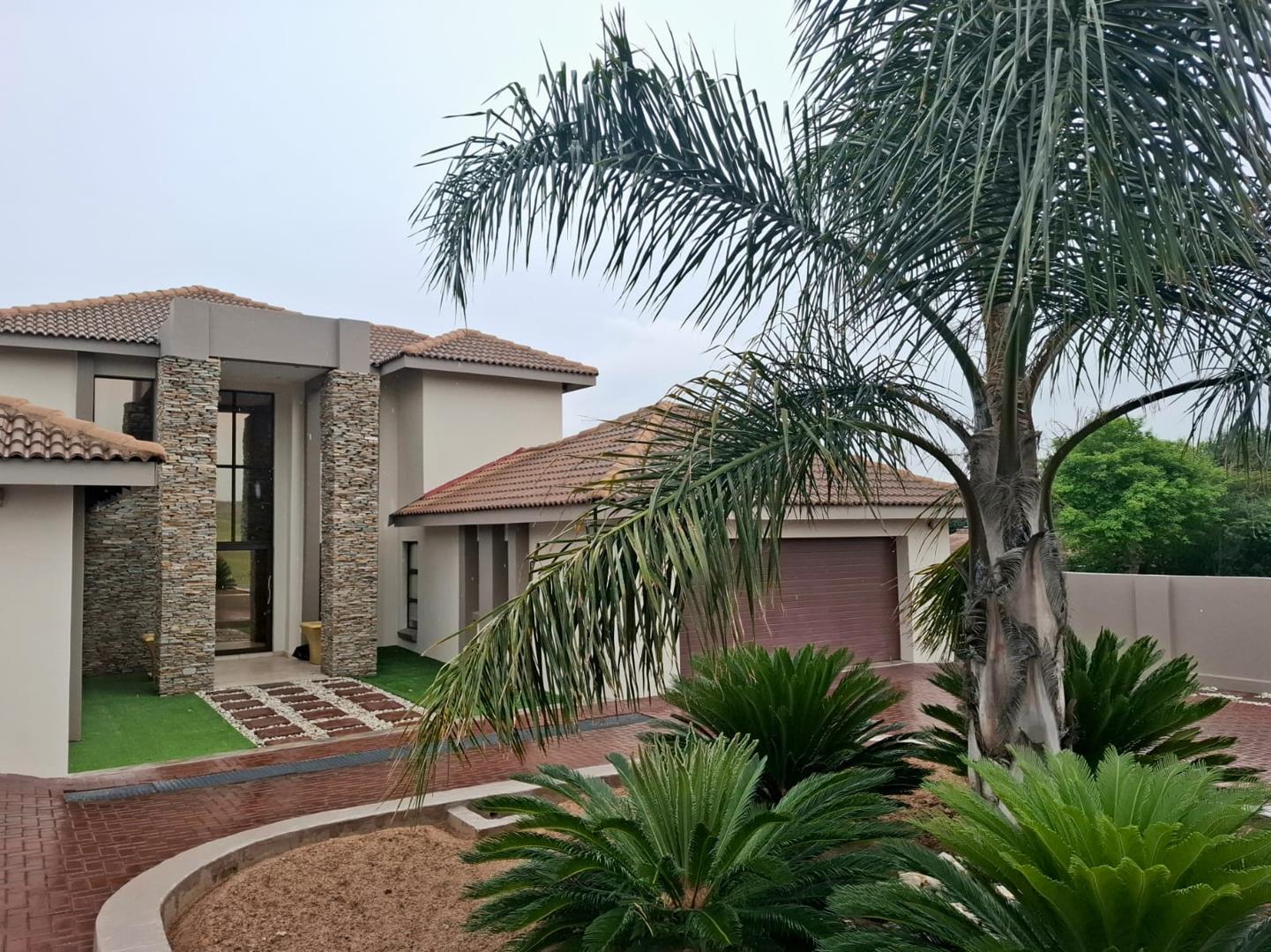 4 Bedroom House for sale in Bankenveld Golf Estate - P24-116623224