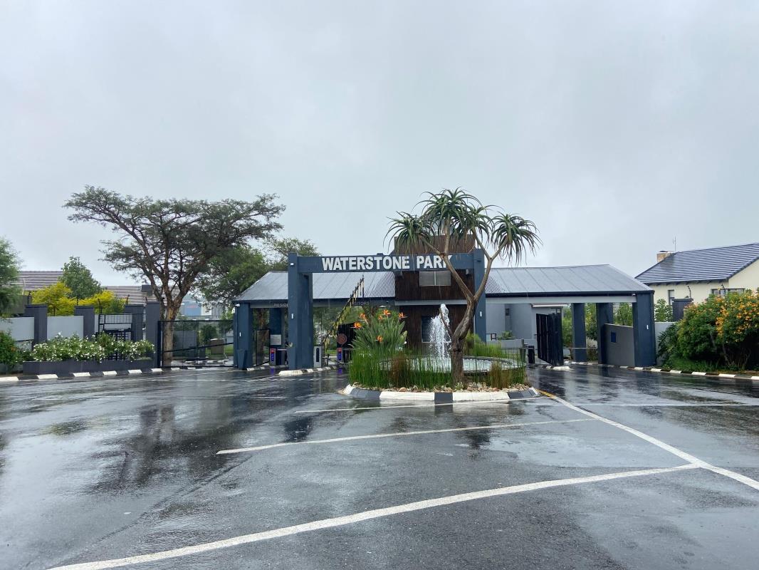 3 Bedroom Apartment / flat to rent in Greenstone Park Estate - 2 ...