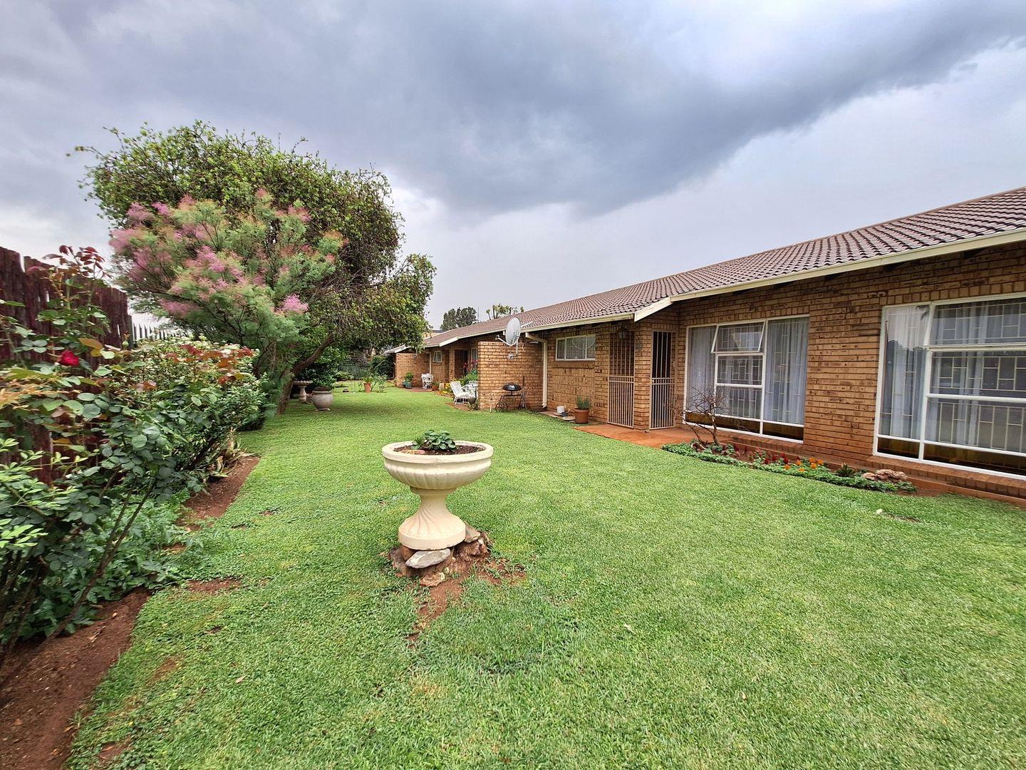 3 Bedroom Townhouse for sale in Potchefstroom Central - P24-116624817