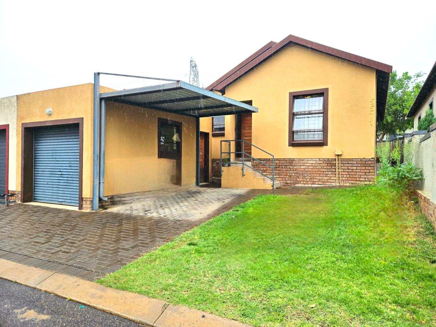 3 Bedroom House for sale in Kosmosdal - P24-116628273