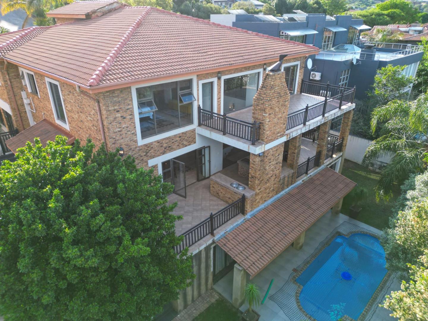7 Bedroom House for sale in Featherbrooke Estate - P24-116630369