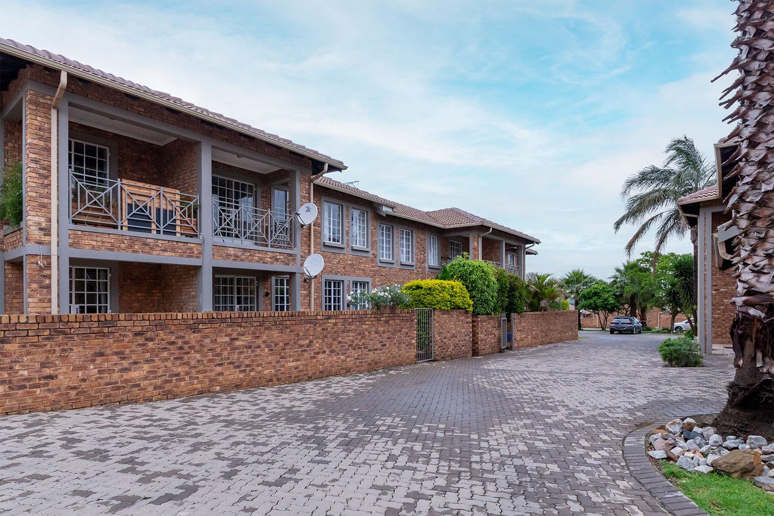 2 Bedroom Apartment / flat for sale in Greenstone Hill - P24-116632049