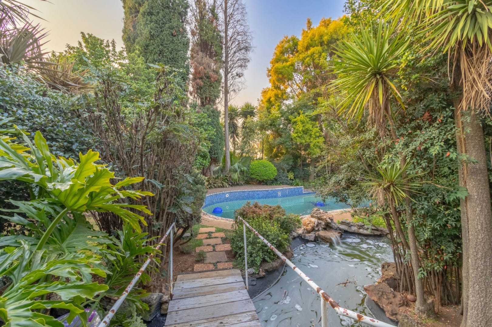 5 Bedroom House for sale in Parkrand - P24-116332330