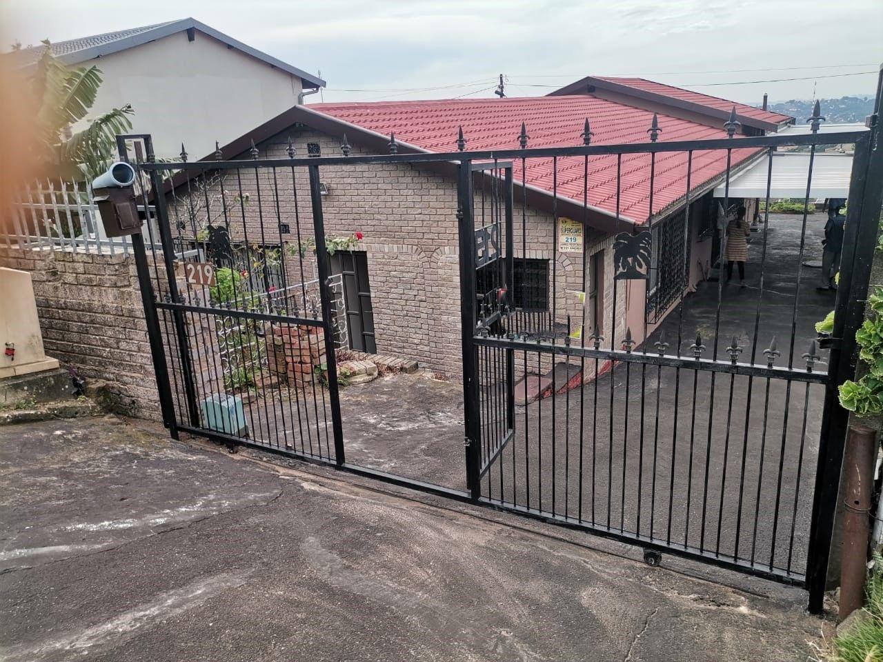 3 Bedroom House for sale in Shallcross - P24-116643711