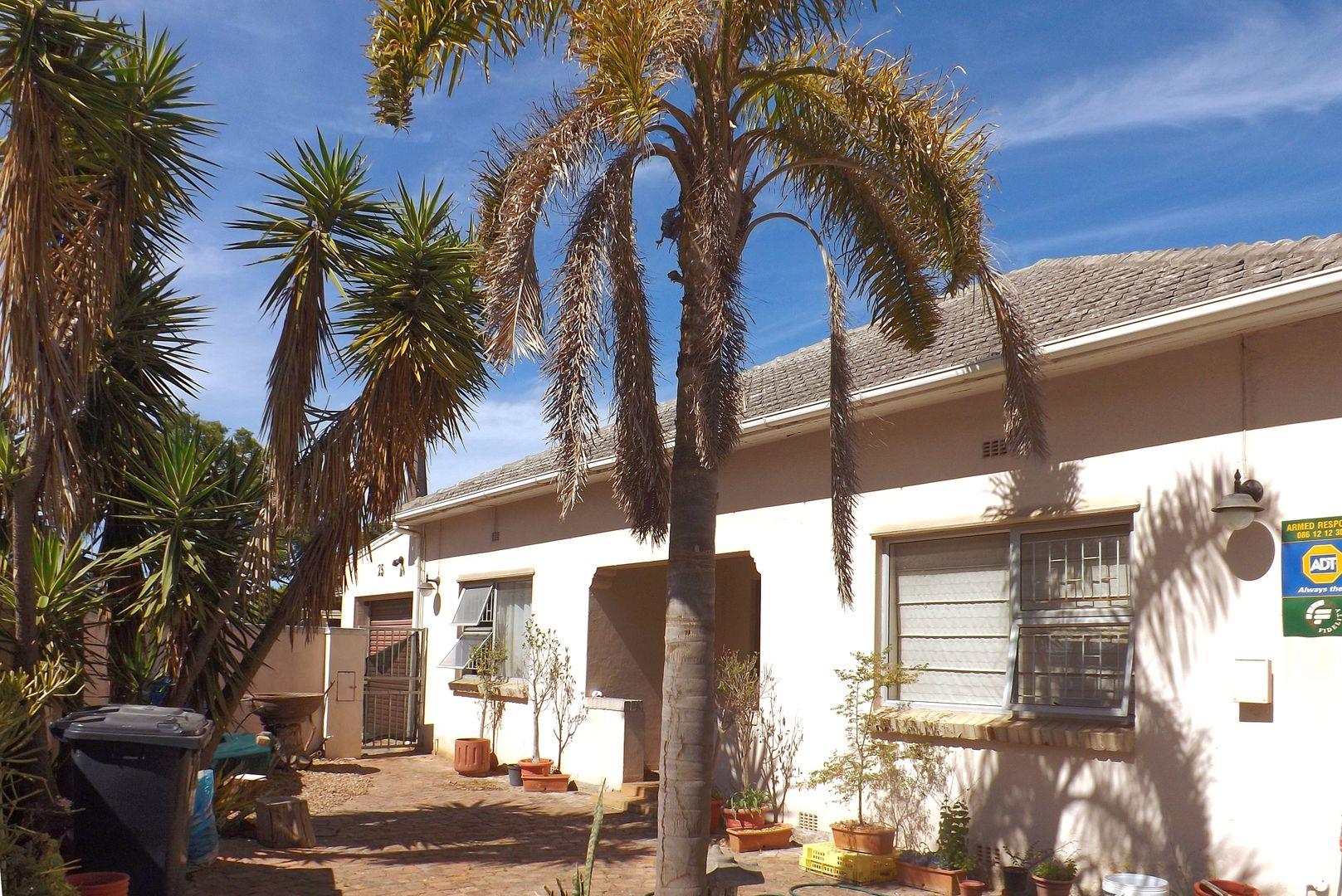 2 Bedroom House for sale in Fairfield Estate - P24-116645893