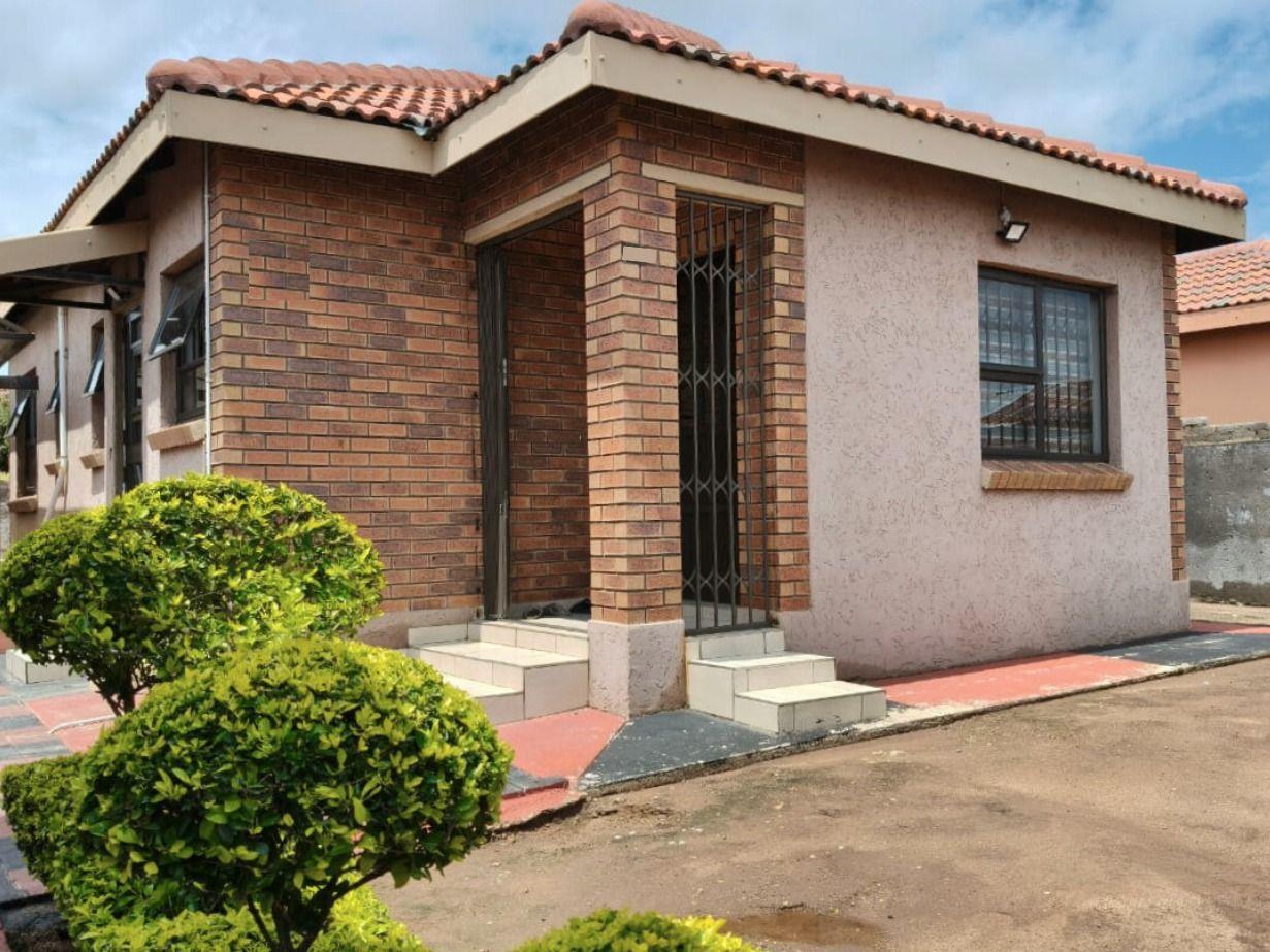 2 Bedroom House for sale in Mogwase - P24-116651370