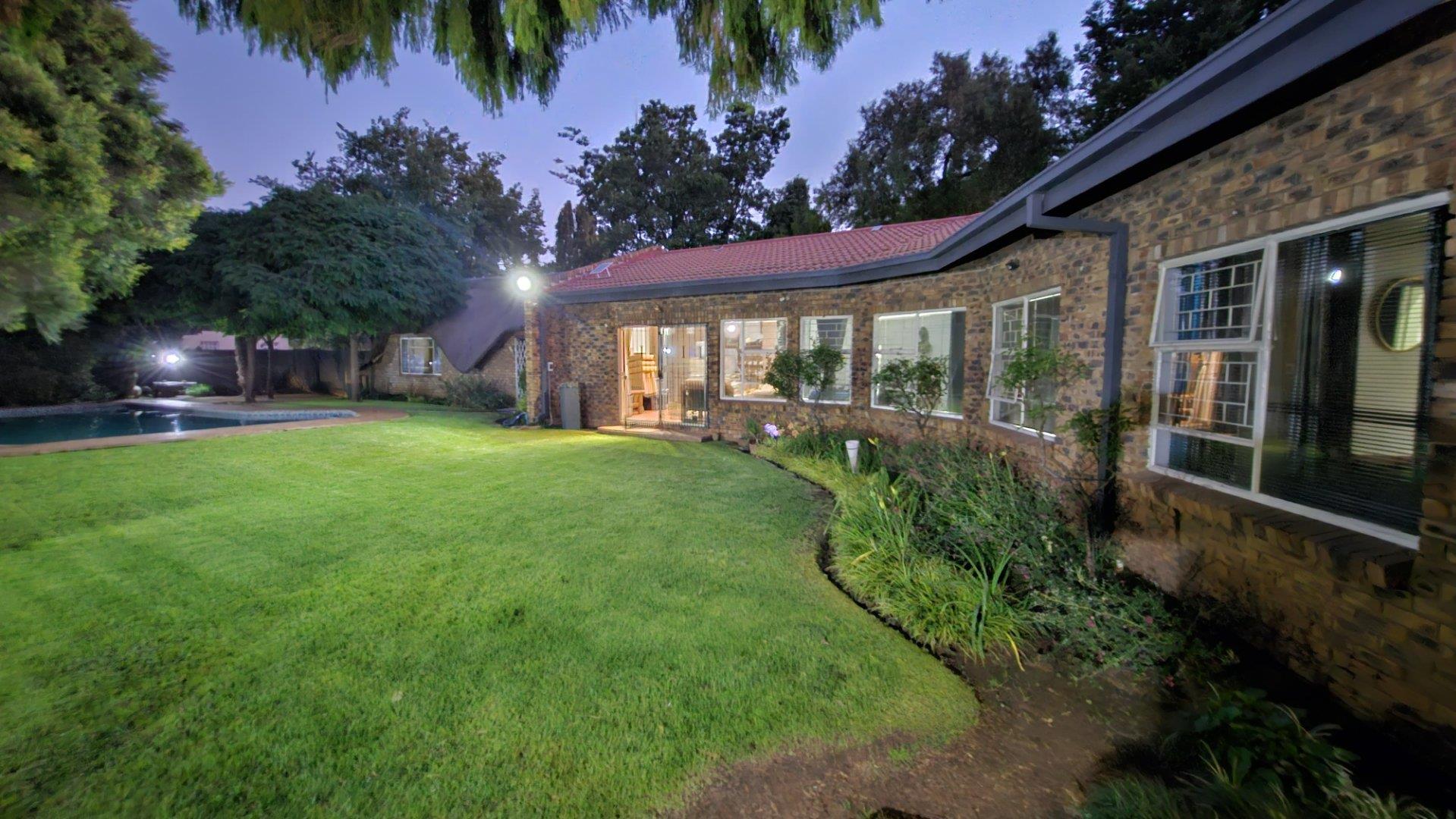 4 Bedroom House for sale in Meyerton Ext 6 - P24-116648337