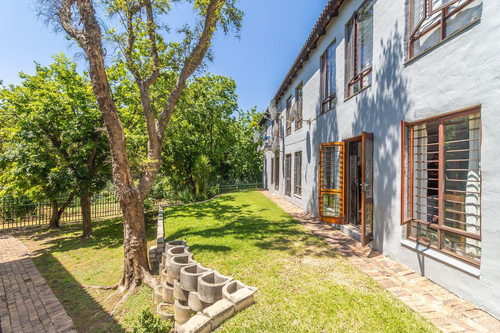 1 Bedroom Apartment / flat for sale in Paulshof - P24-116651582