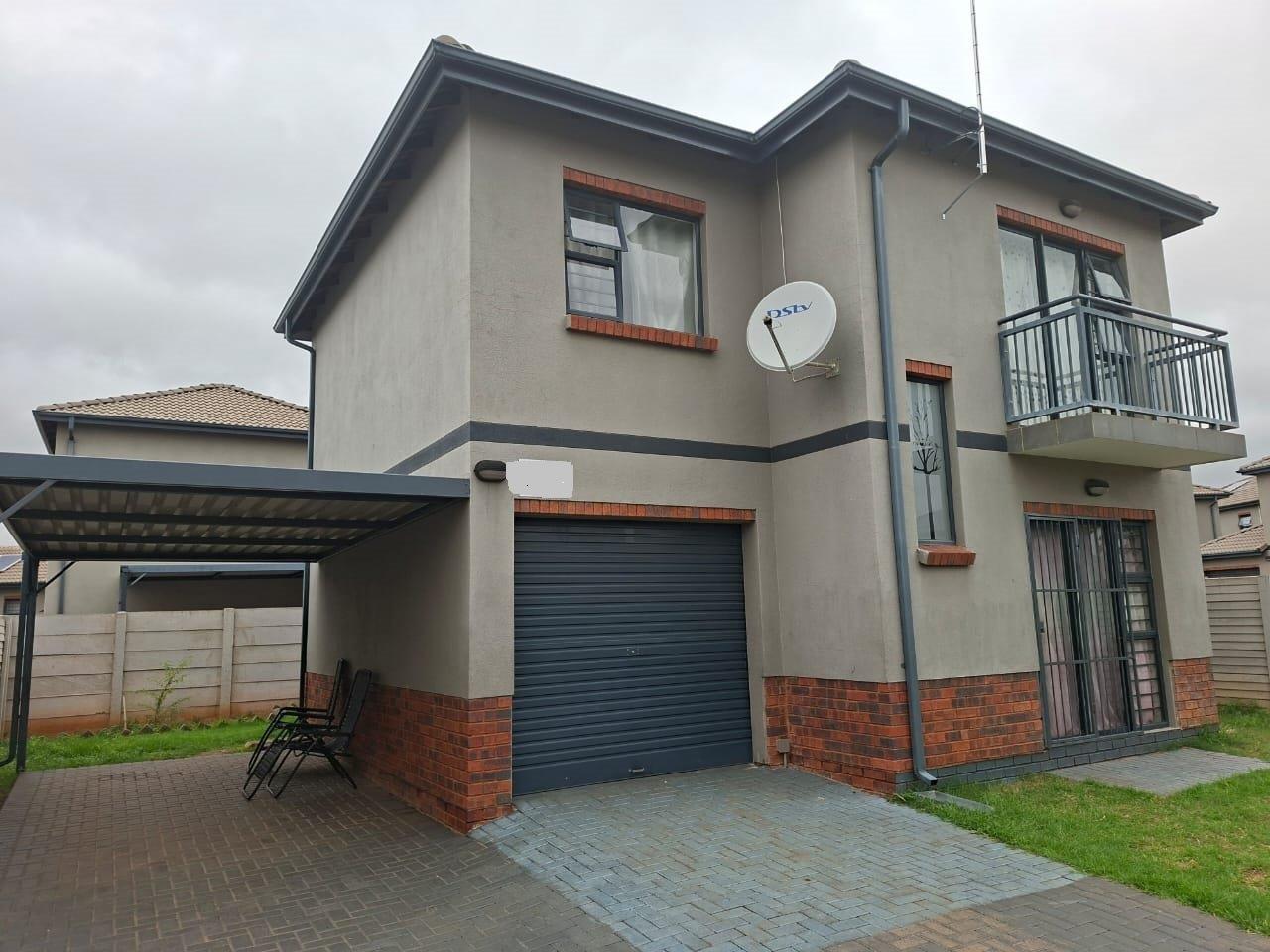 3 Bedroom House for sale in Andeon - P24-116653013