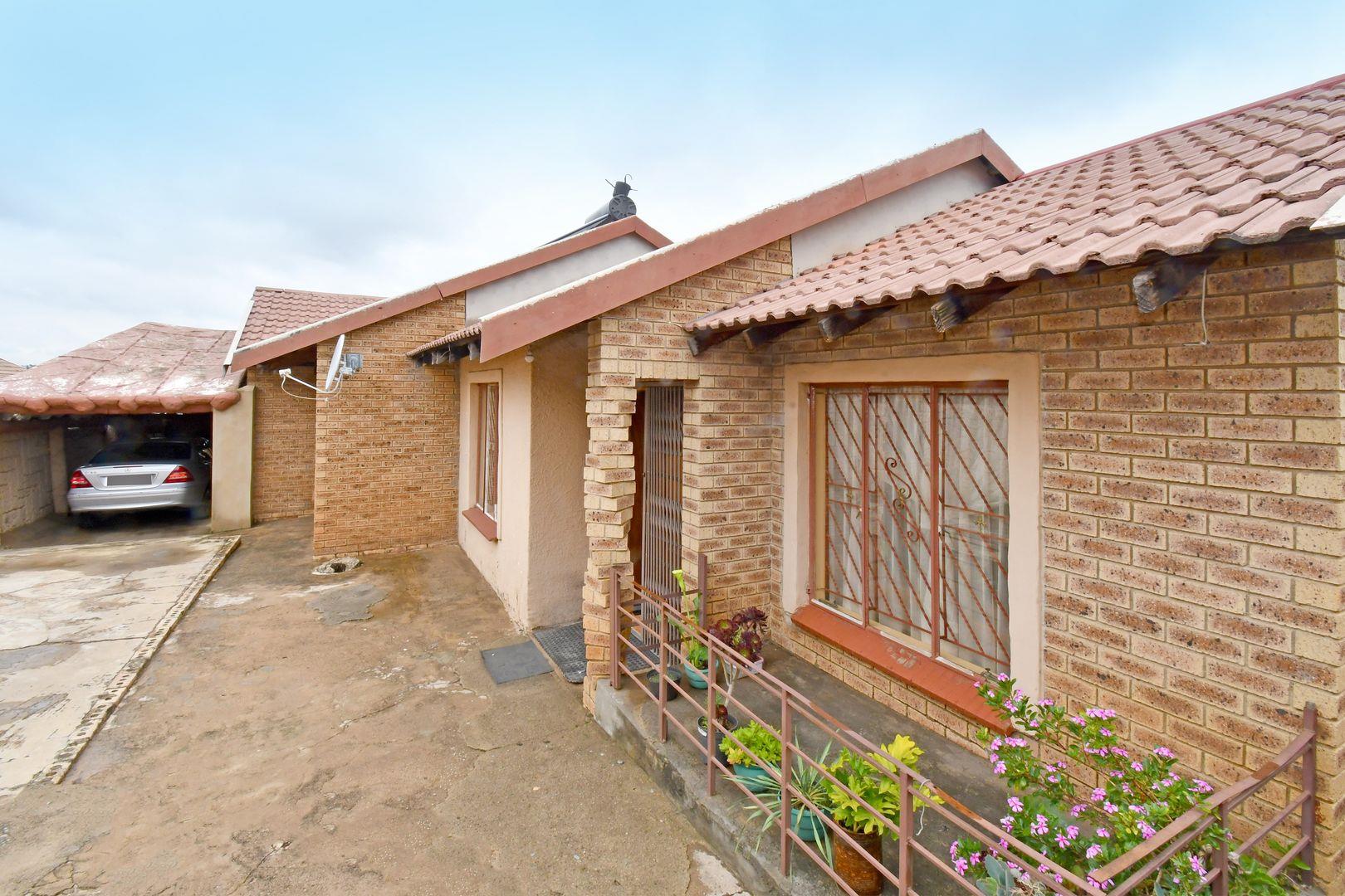 3 Bedroom House for sale in Bramley View - P24-116653259