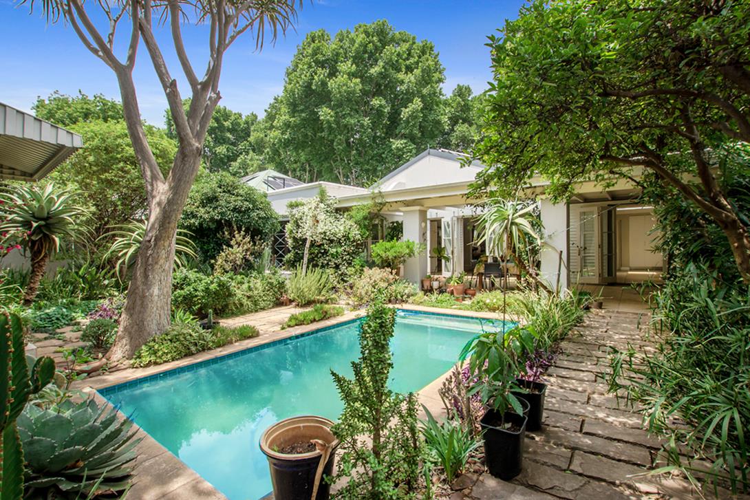 2 Bedroom House for sale in Parkhurst - P24-116654193