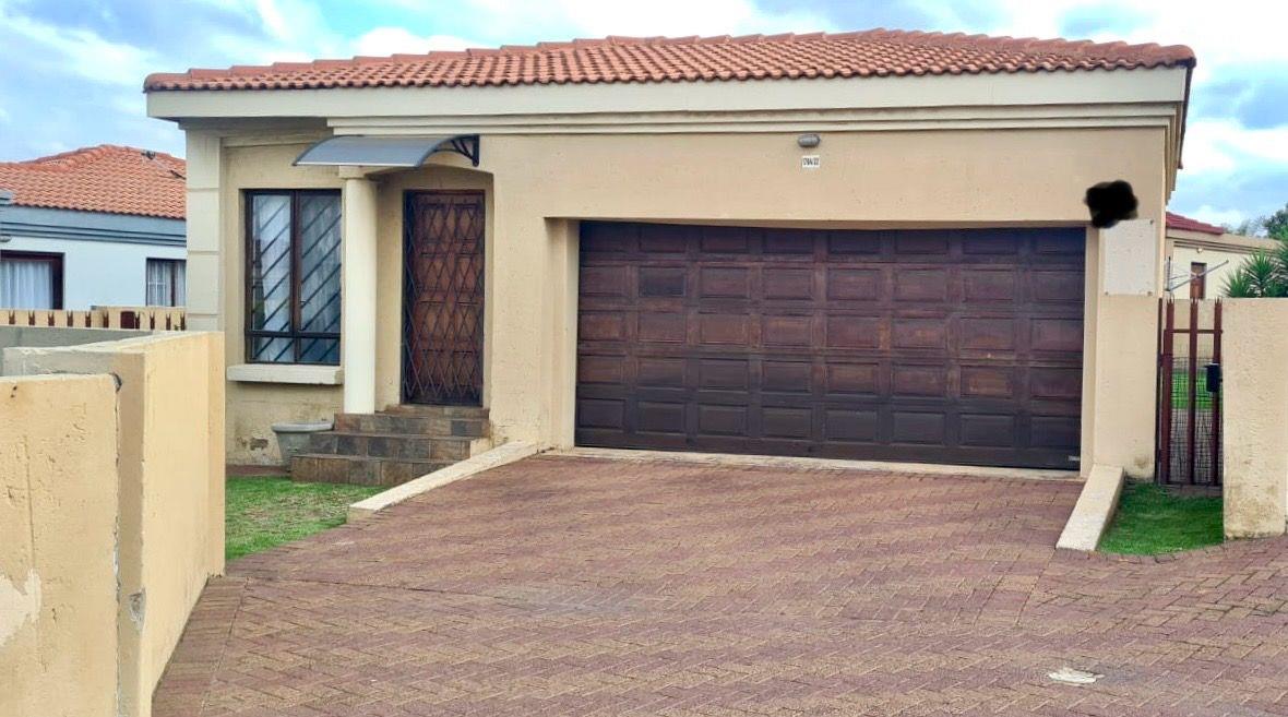 2 Bedroom Townhouse for sale in Reyno Ridge - P24-116655284