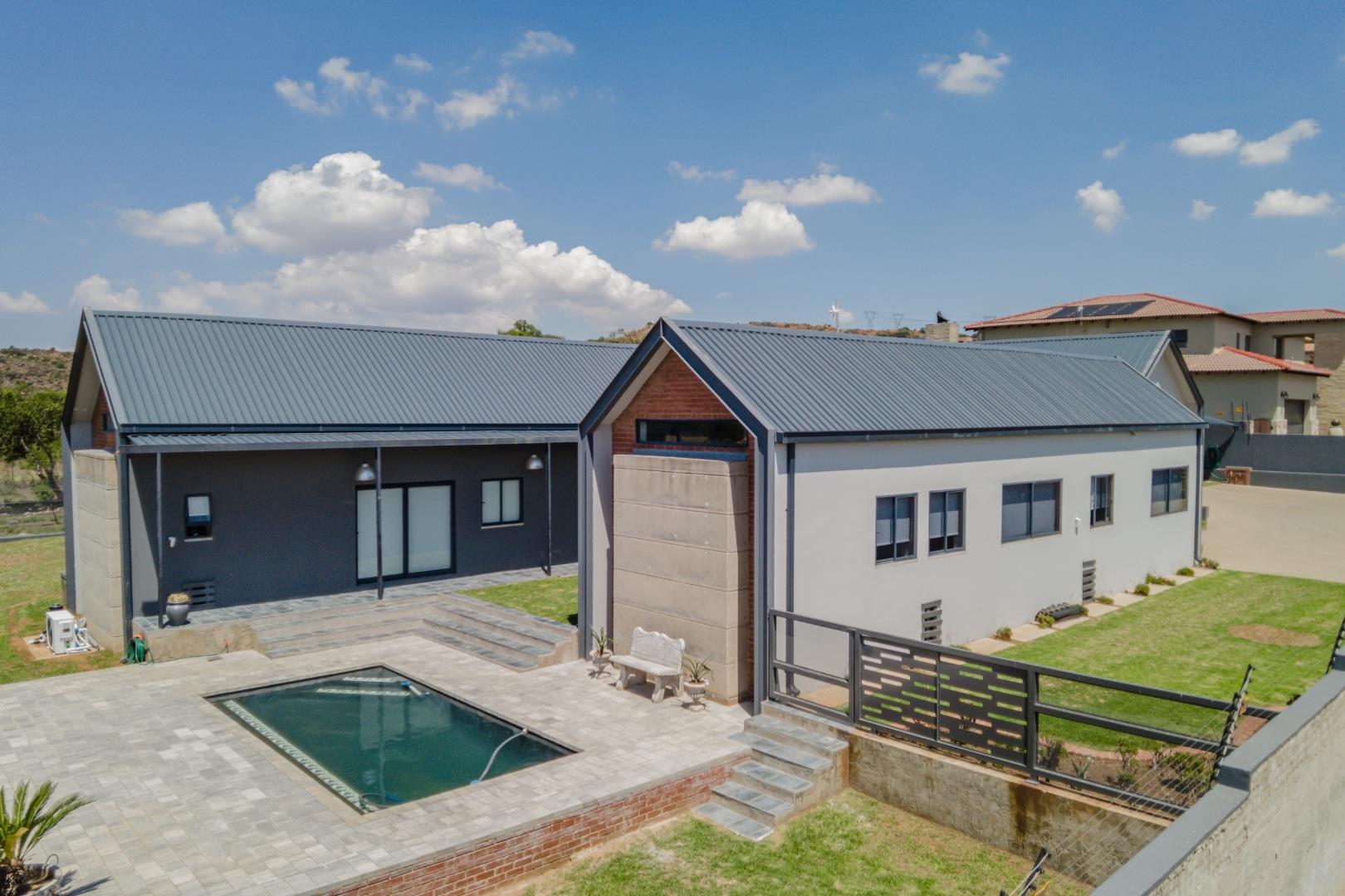 4 Bedroom House for sale in Berg En Dal - P24-116656297