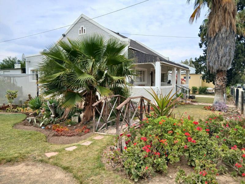 2 Bedroom House for sale in Jansenville - P24-116660062