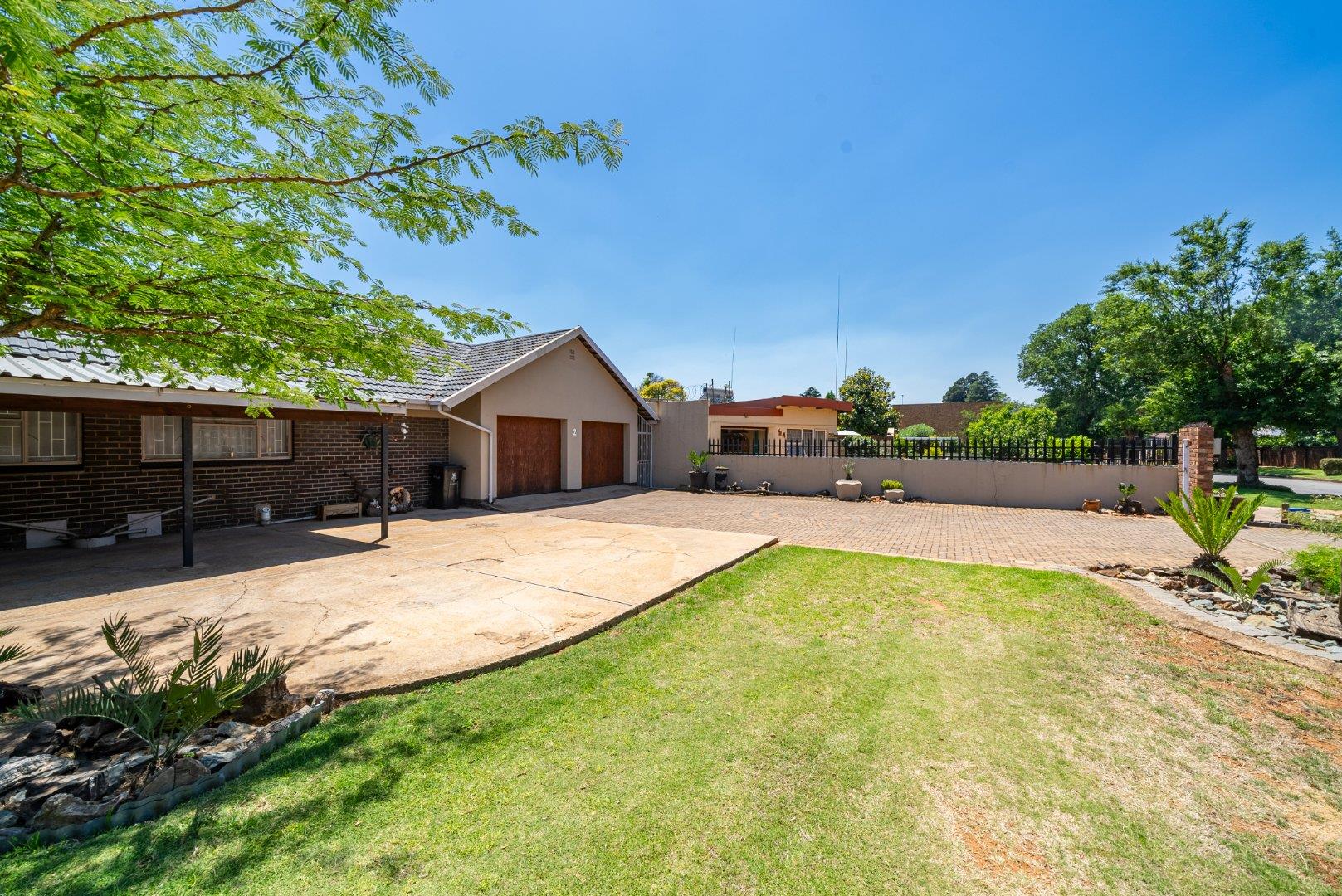 3 Bedroom House for sale in Parkrand - P24-116660687
