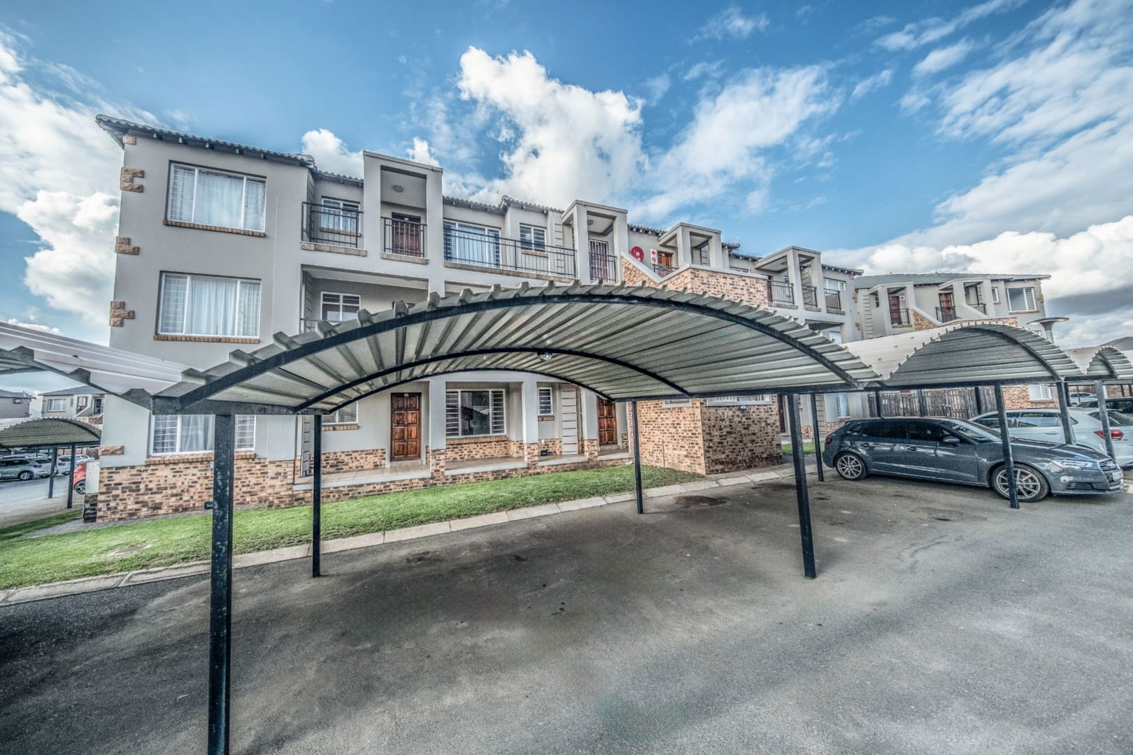2 Bedroom House for sale in Reyno Ridge - P24-116661909