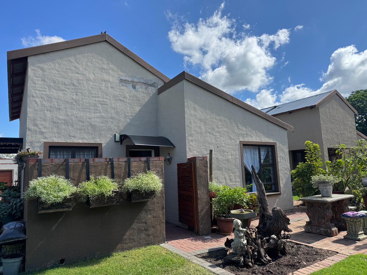 2 Bedroom Townhouse for sale in Waterval East - P24-116668720