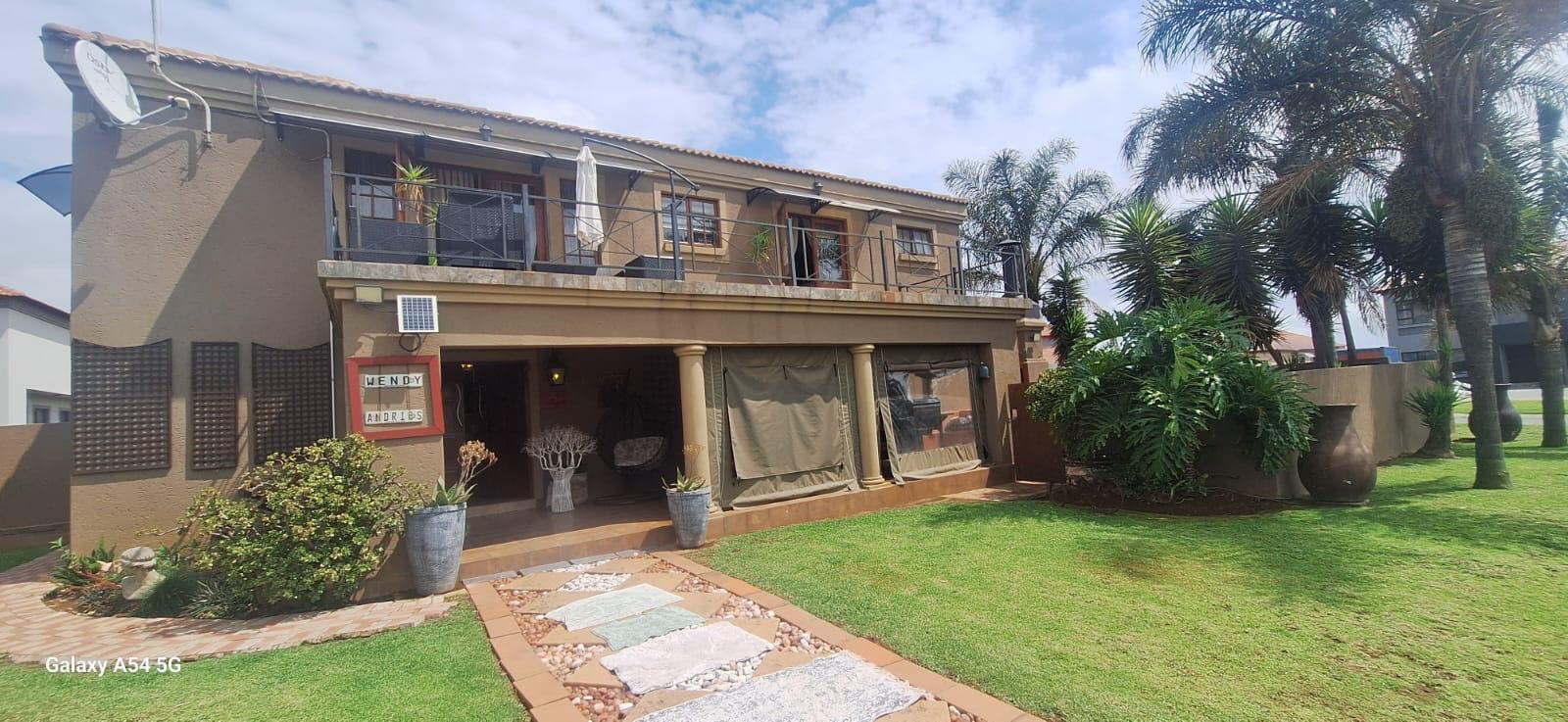 3 Bedroom House for sale in Brakpan North - P24-116669899