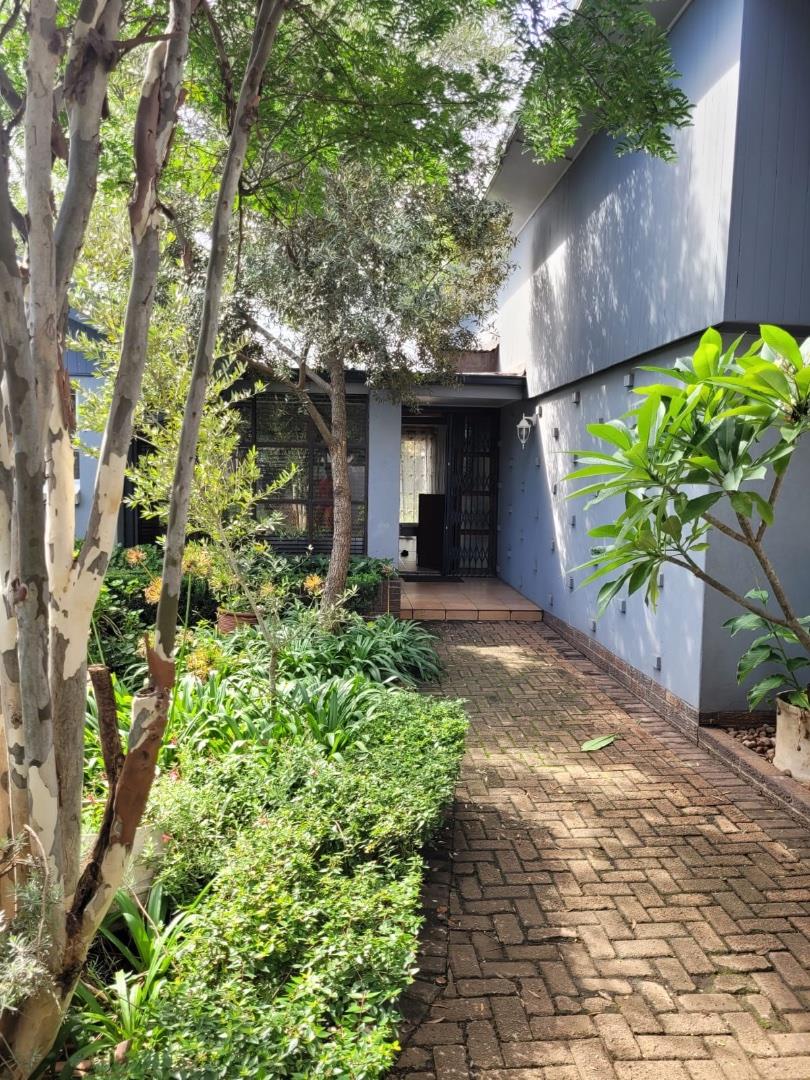 4 Bedroom House for sale in Vanderbijlpark SW 1 - P24-116670216