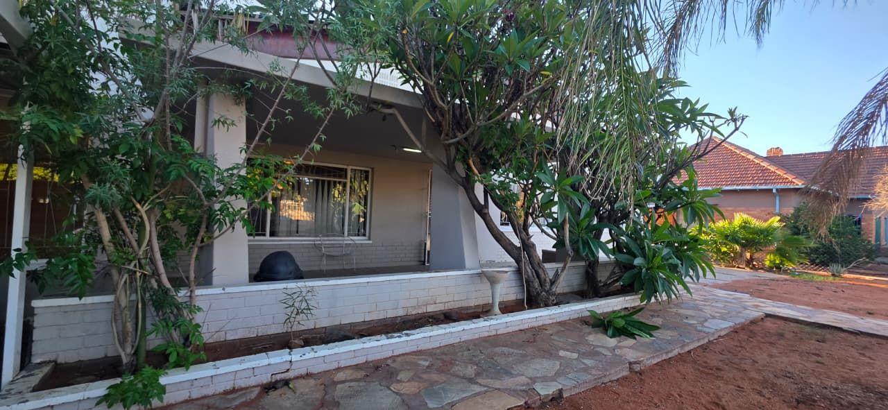 6 Bedroom House for sale in Die Rand - P24-116670728