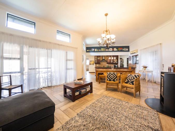 4 Bedroom House for Sale in Midfield Estate