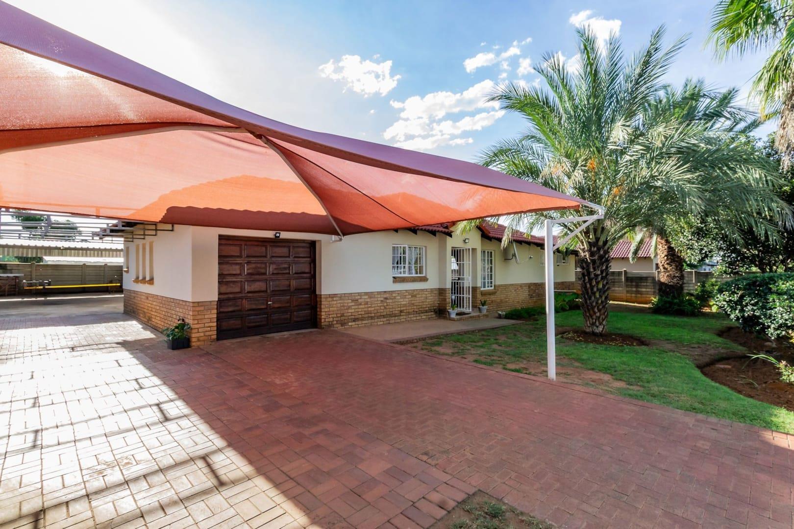 3 Bedroom House for sale in Mooinooi - P24-116677474