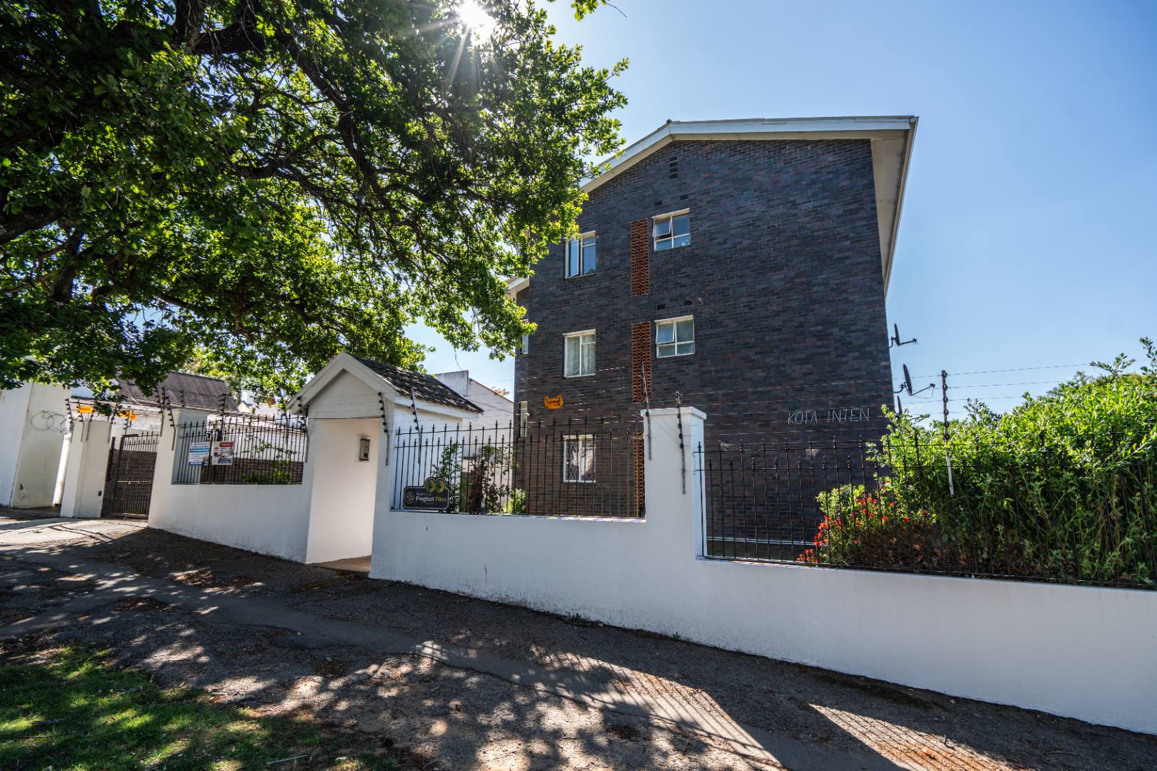 2 Bedroom Apartment / flat for sale in Grahamstown Central - P24-116677988
