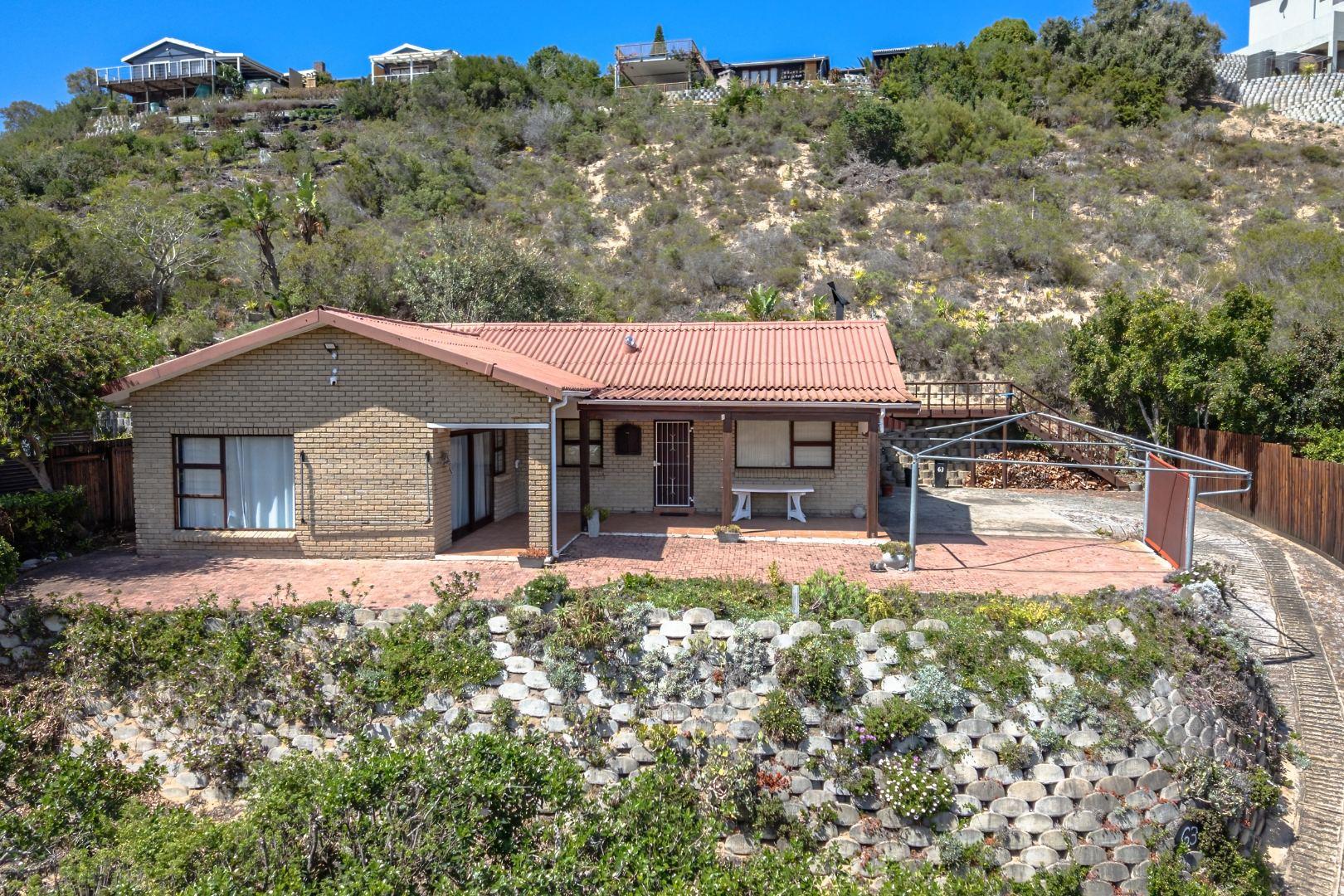 4 Bedroom House for sale in Sedgefield Central - P24-116678408