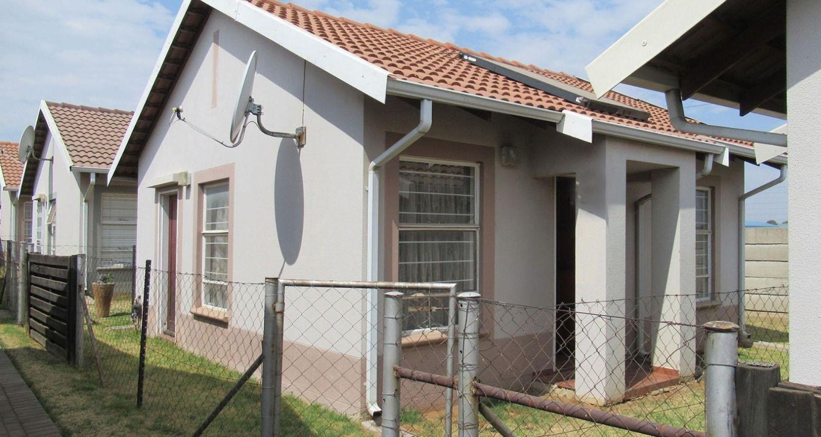 2 Bedroom House for sale in Randfontein Central - P24-116678467