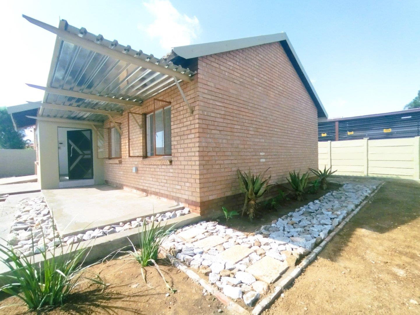 3 Bedroom House for sale in African Jewel - P24-116679228