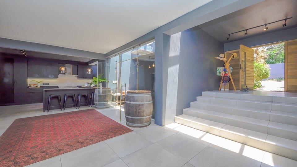 4 Bedroom House for sale in Umdloti Beach - P24-116685702