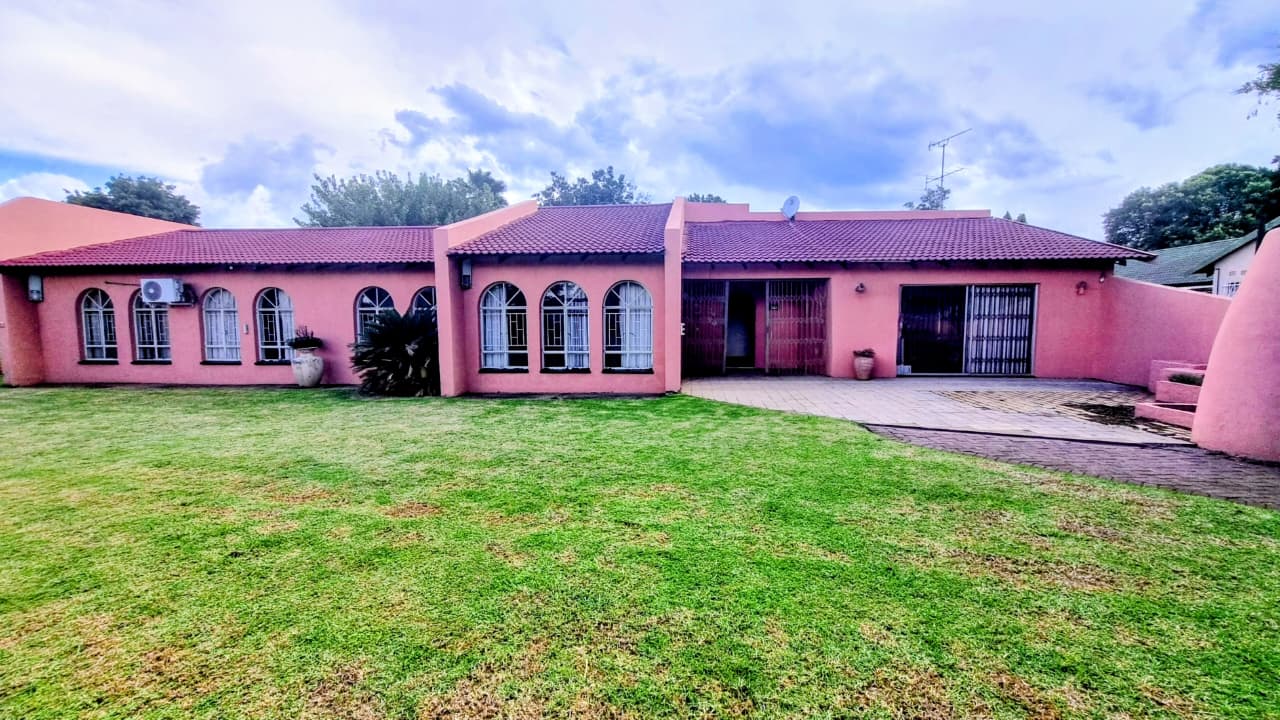 3 Bedroom House for sale in Arcon Park - P24-116686815