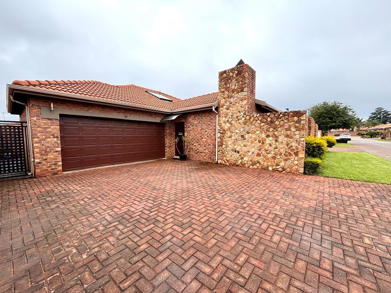 3 Bedroom House for sale in Bartlett - P24-116688718