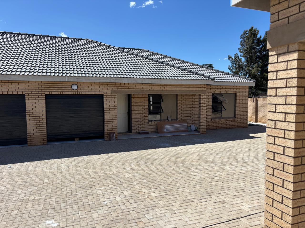 3 Bedroom Townhouse to rent in Flamwood - P24-116689156