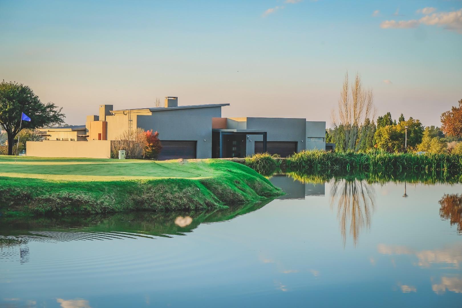 4 Bedroom House for sale in Waterford Golf and River Estate - P24-116689683