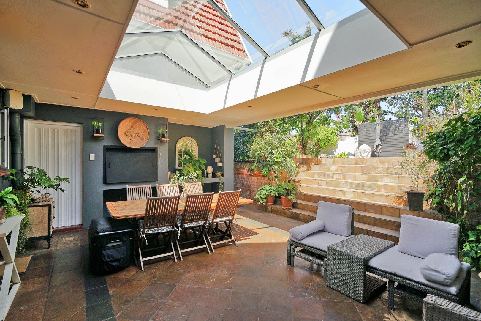 4 Bedroom House for sale in Nahoon - P24-116690072