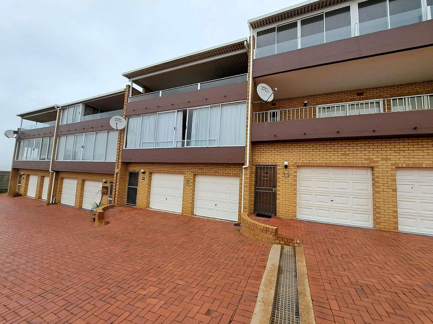 3 Bedroom Townhouse for sale in Scottburgh Central - P24-116691602