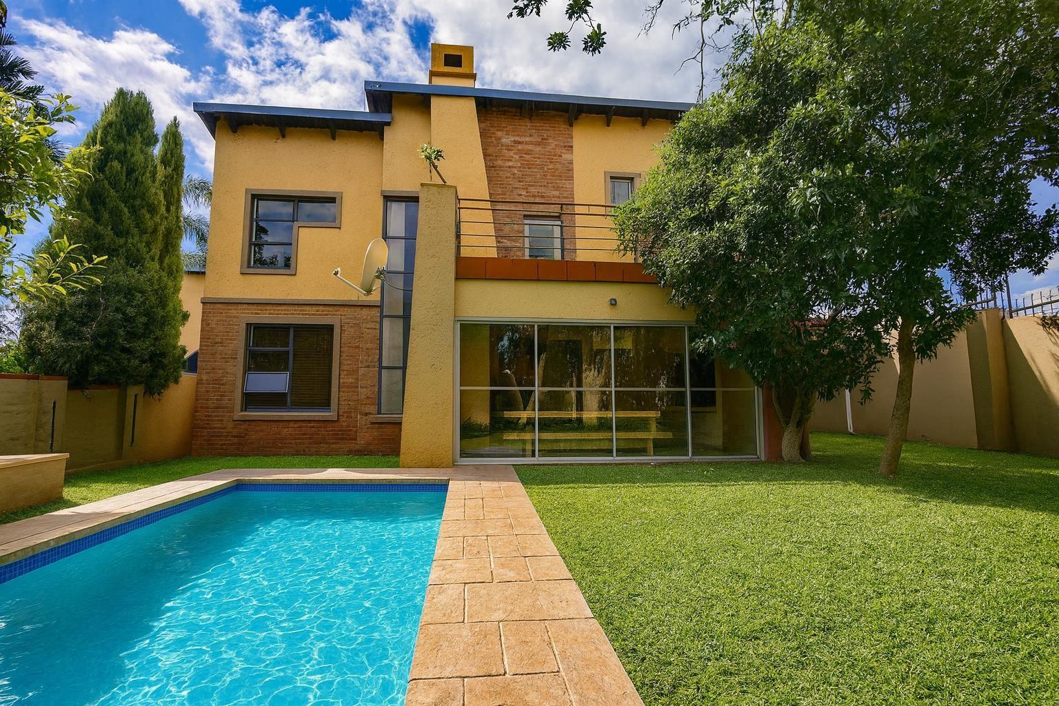 4 Bedroom Townhouse for sale in Cashan - P24-116693024