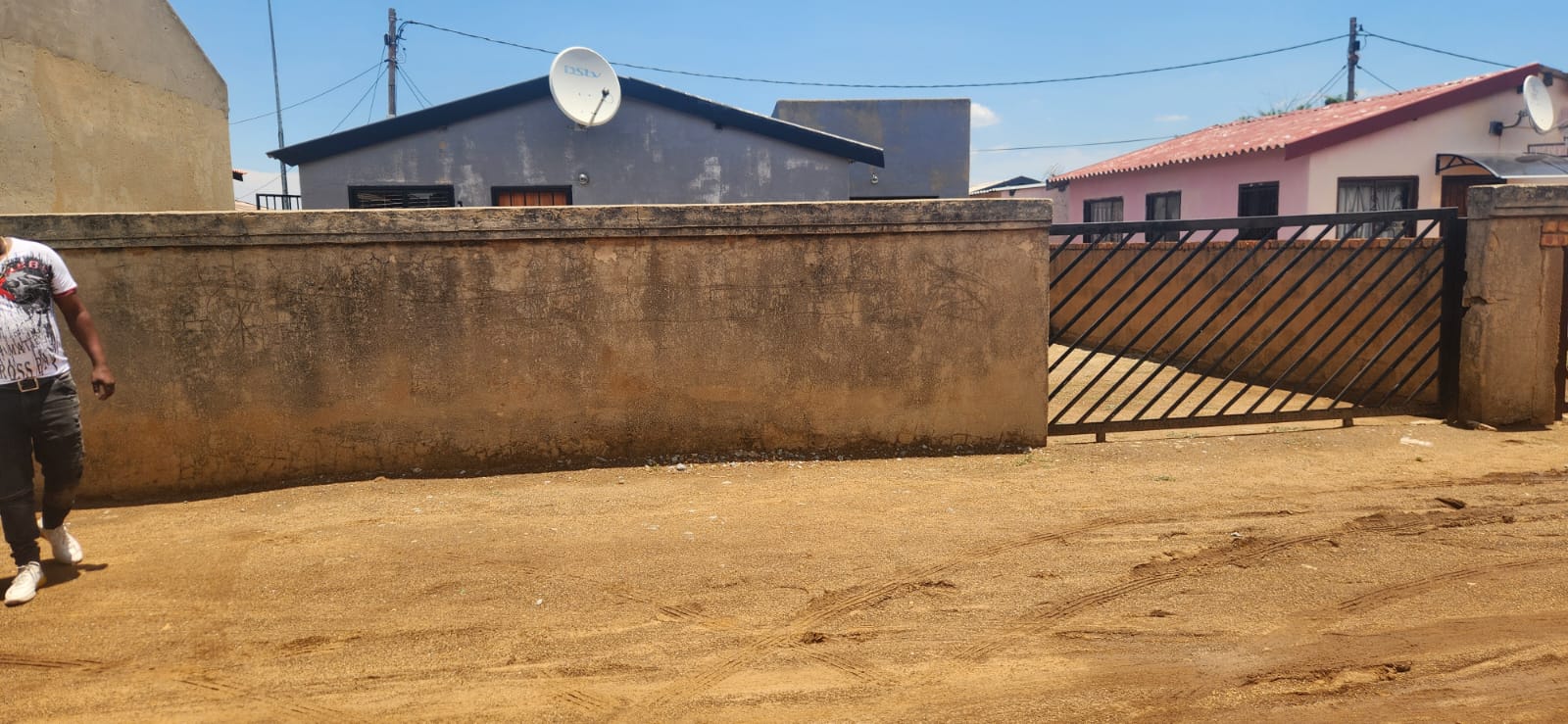 2 Bedroom House for sale in Tsakane Ext 11 - P24-116693569