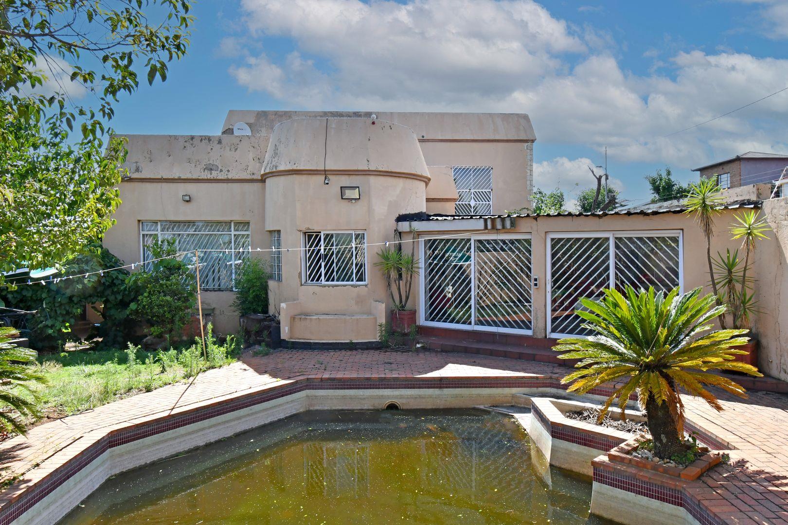 4 Bedroom House for sale in Mayfair West - P24-116693879