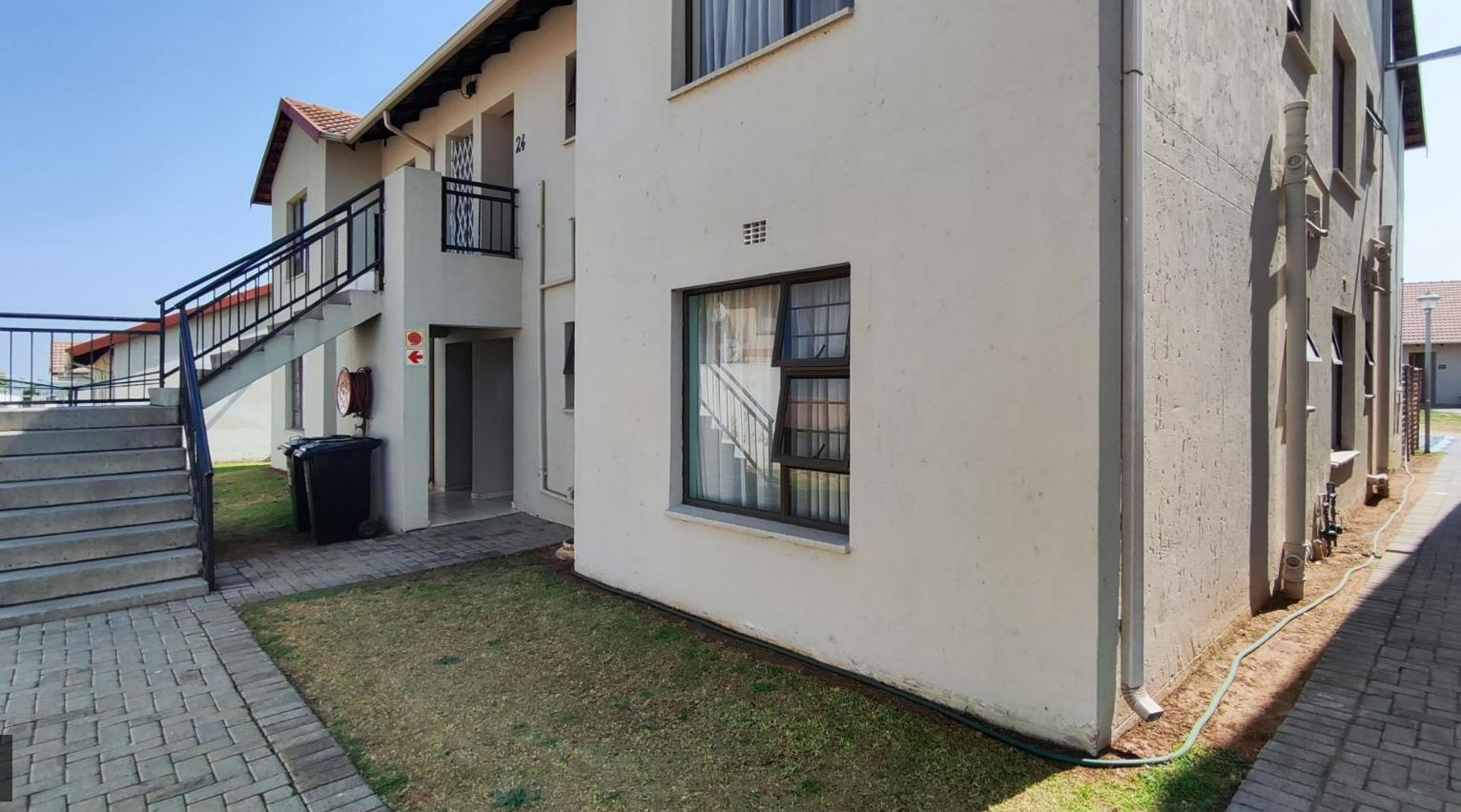 3 Bedroom Townhouse for sale in Parkrand - P24-116695645