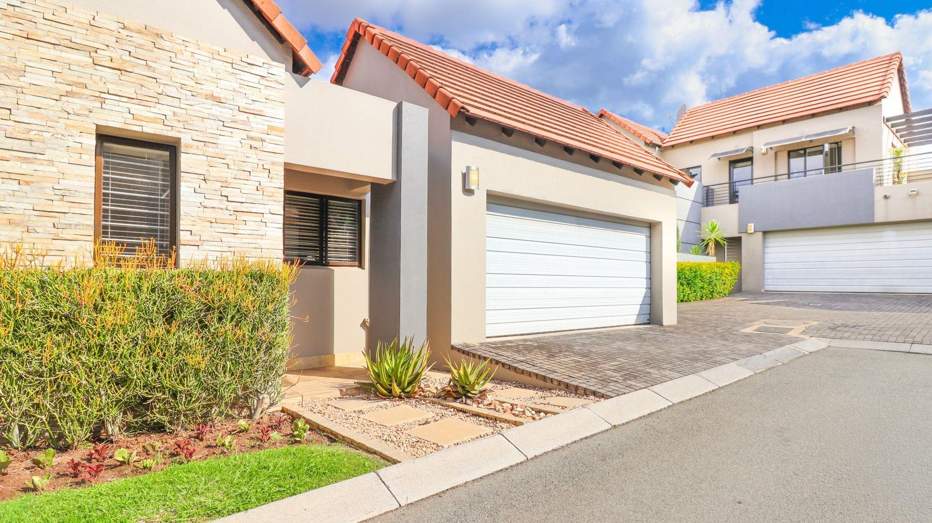 2 Bedroom House for sale in Witkoppen - P24-116705574