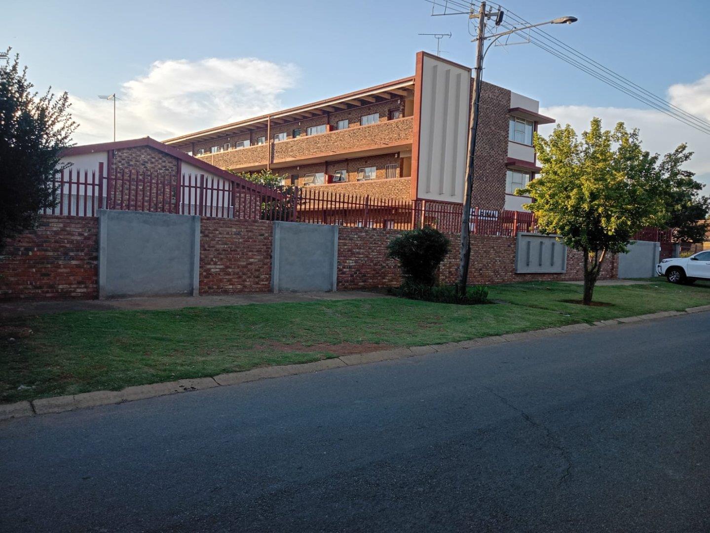 2 Bedroom Apartment / flat for sale in Fochville - P24-116706349