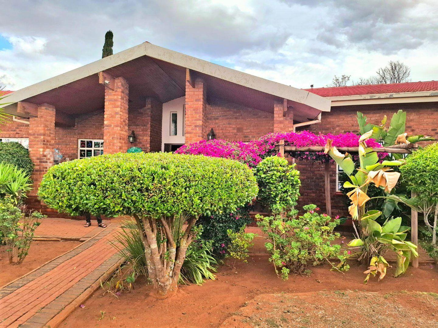 4 Bedroom House for sale in Westonaria - P24-116708909
