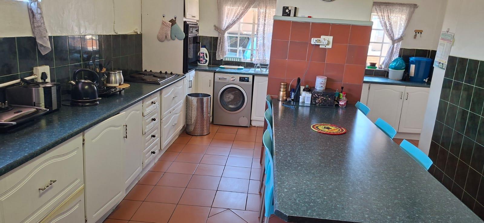 3 Bedroom House for sale in Mayfair West - P24-116709223