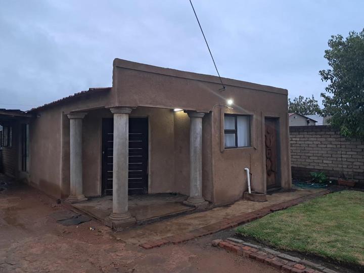 2 Bedroom House for sale in Ga-rankuwa Unit 20 - P24-116711117